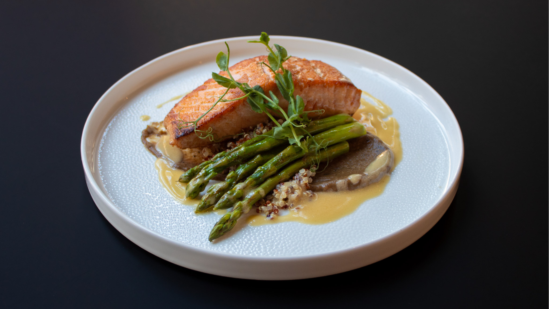 Monème Restaurant & Bar | Downtown Montreal | Hotel Monville